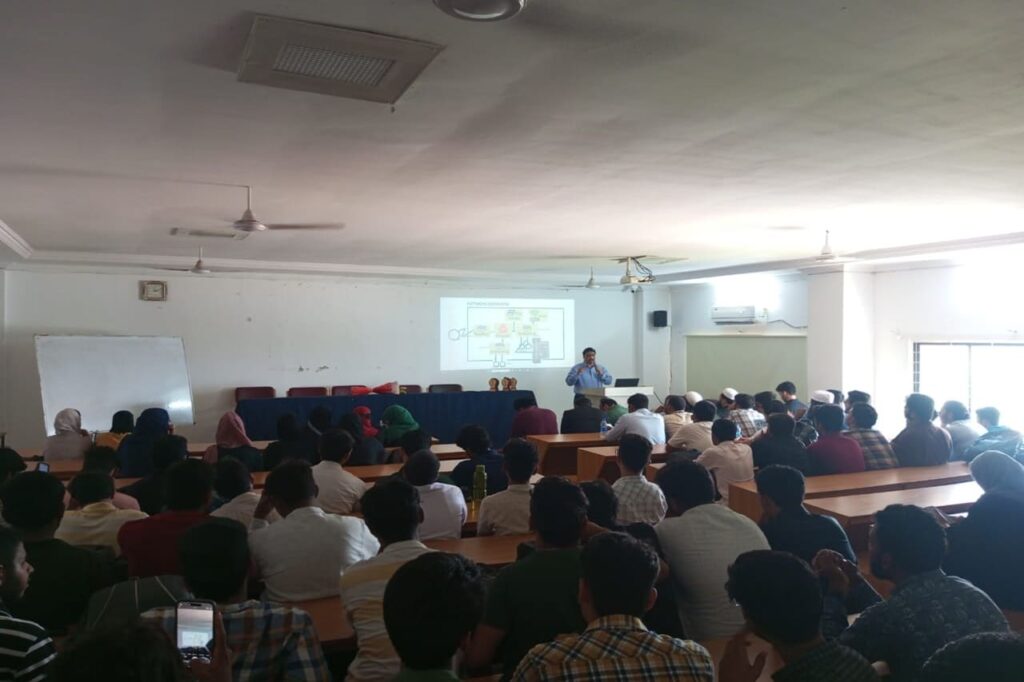 Seminar on Cloud Computing: Exploring Next-Gen Computing - Lords ...